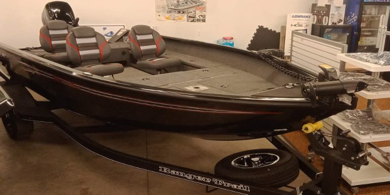 1665T Archives - VICS BOATS HOME